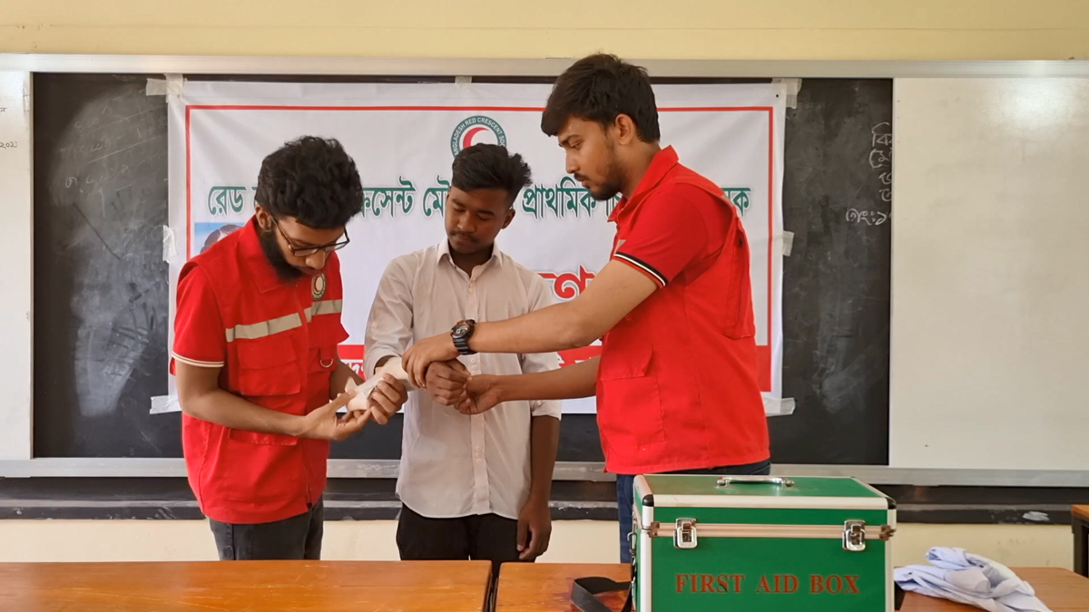 Training to save our classmates’ lives – Red Cross Red Crescent